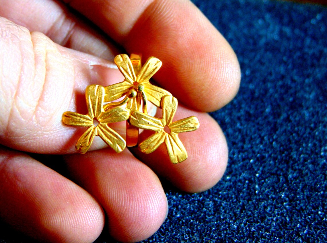 Beautiful 18k Solid Gold Flower Ring-yellow Gold Triple Flower - Etsy
