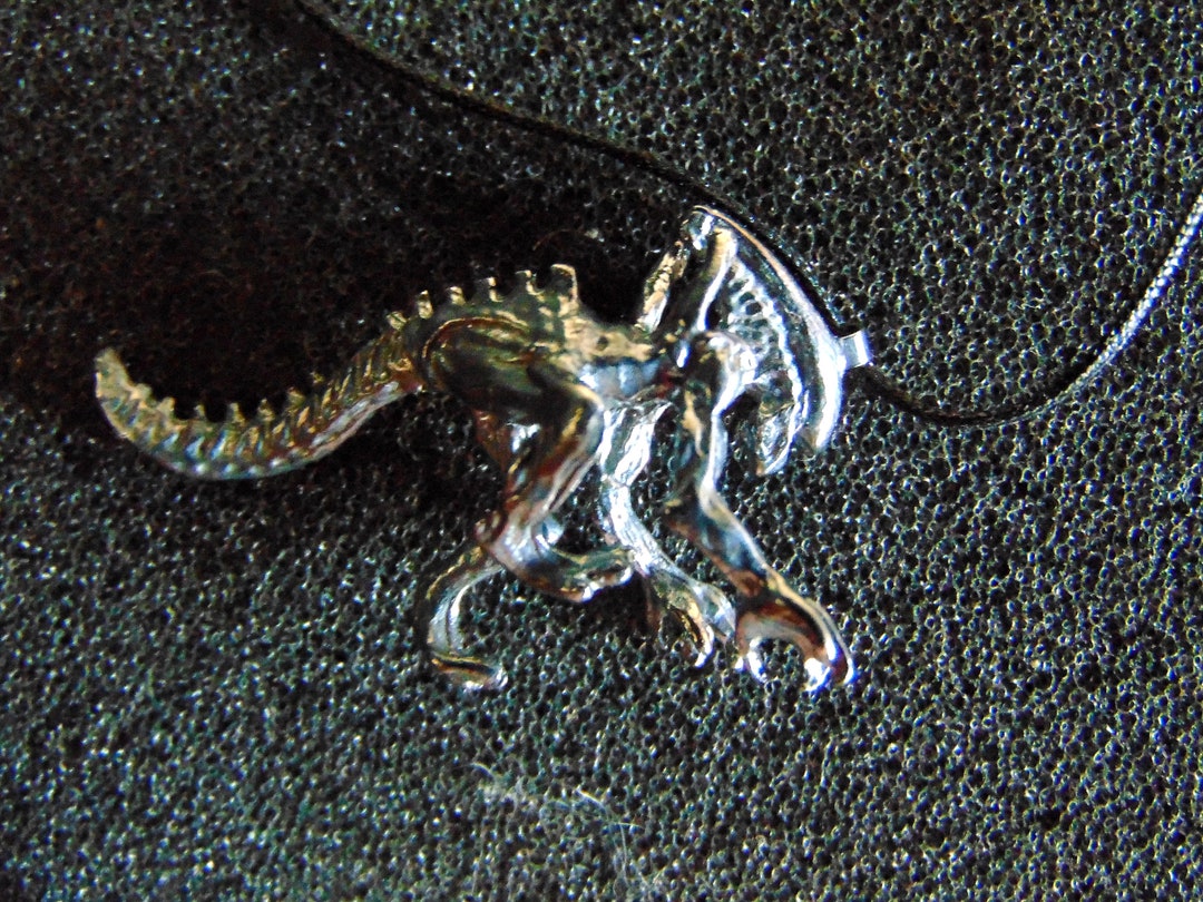 Xenomorph Pendant, Alien Nerd Necklace, Geek Necklace, Sci Fi Lover ...