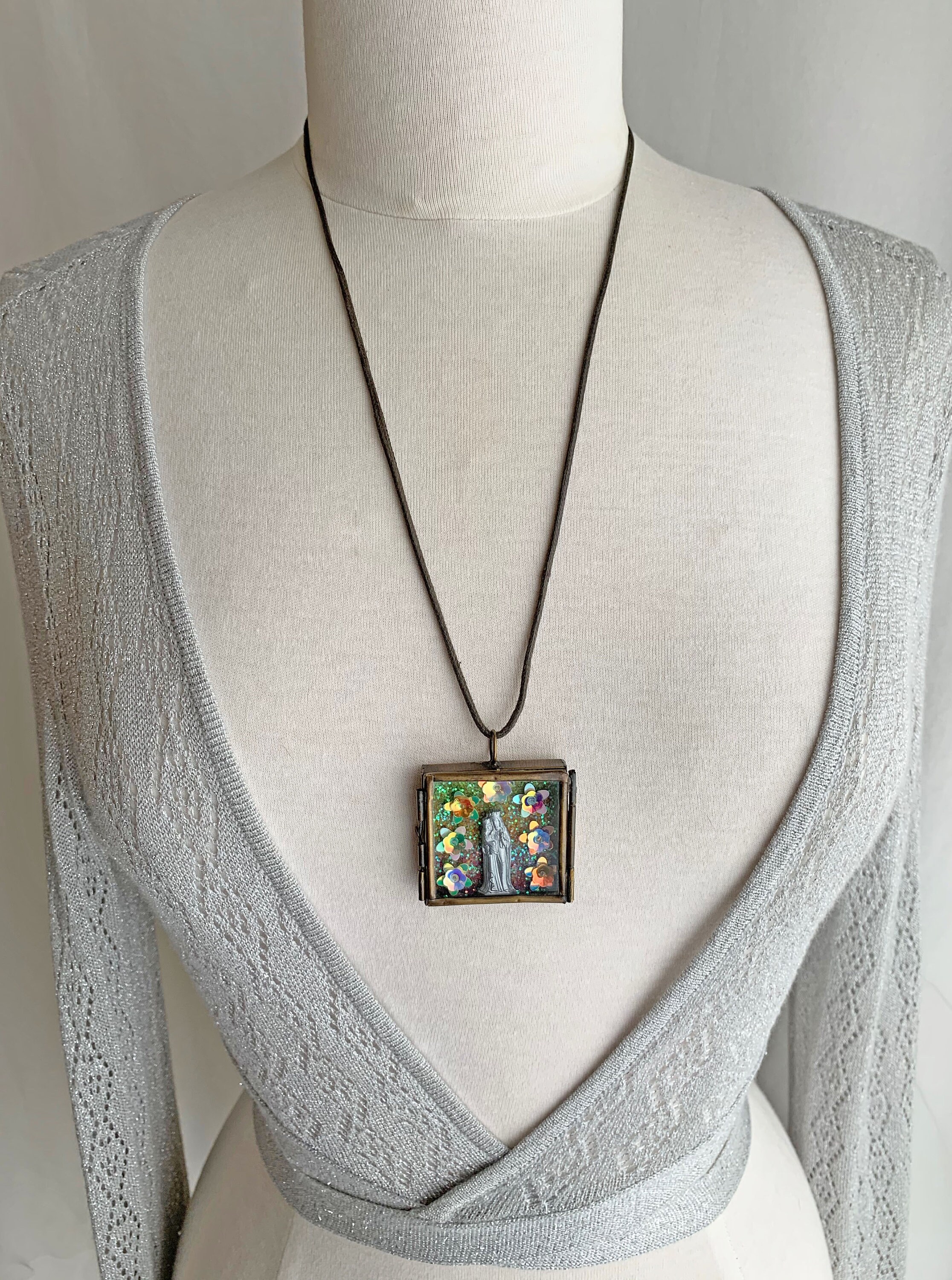 Flower Shadow Box Necklace Mary Holding Jesus Mini Shrine - Etsy