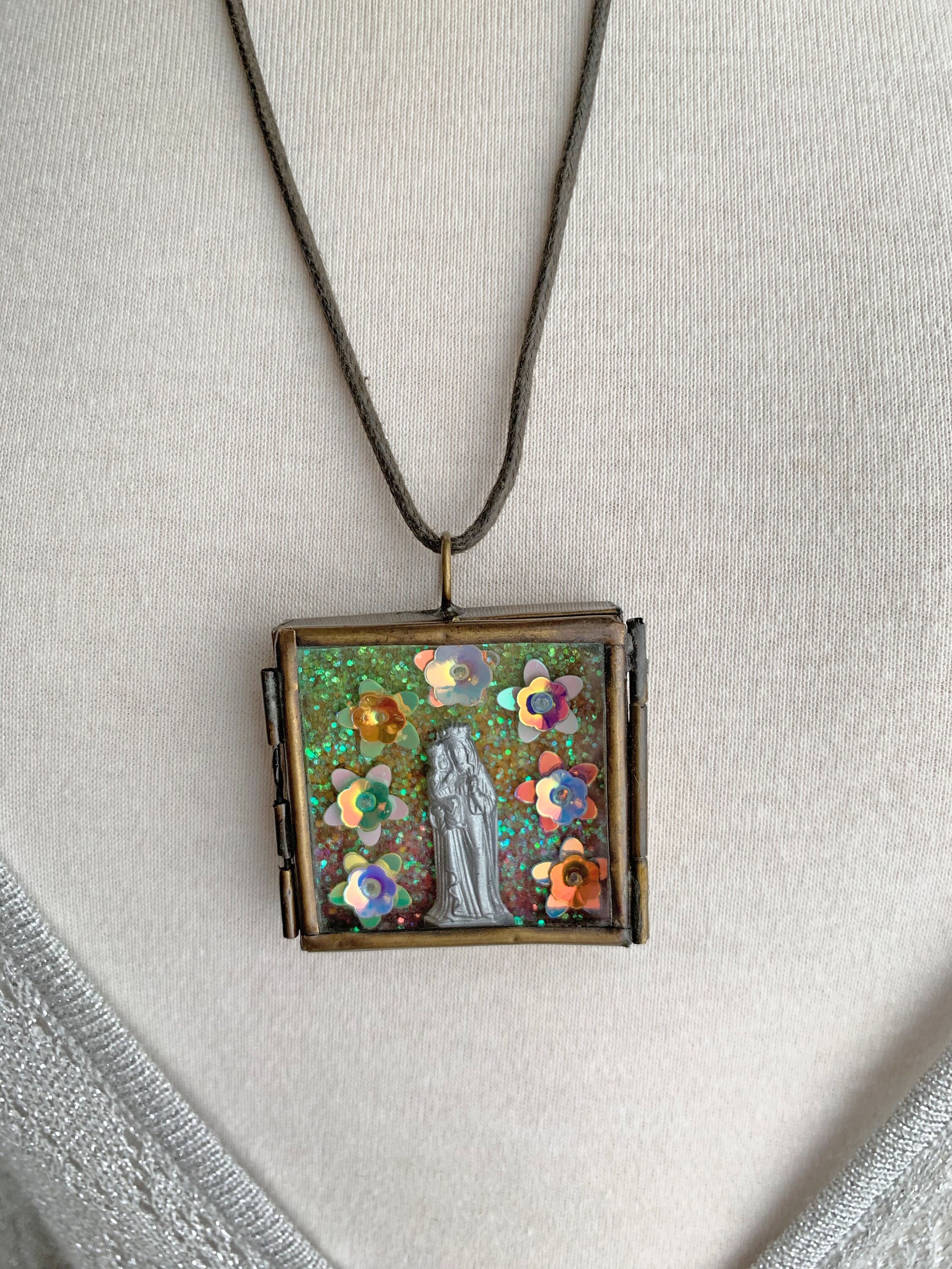 Flower Shadow Box Necklace Mary Holding Jesus Mini Shrine - Etsy