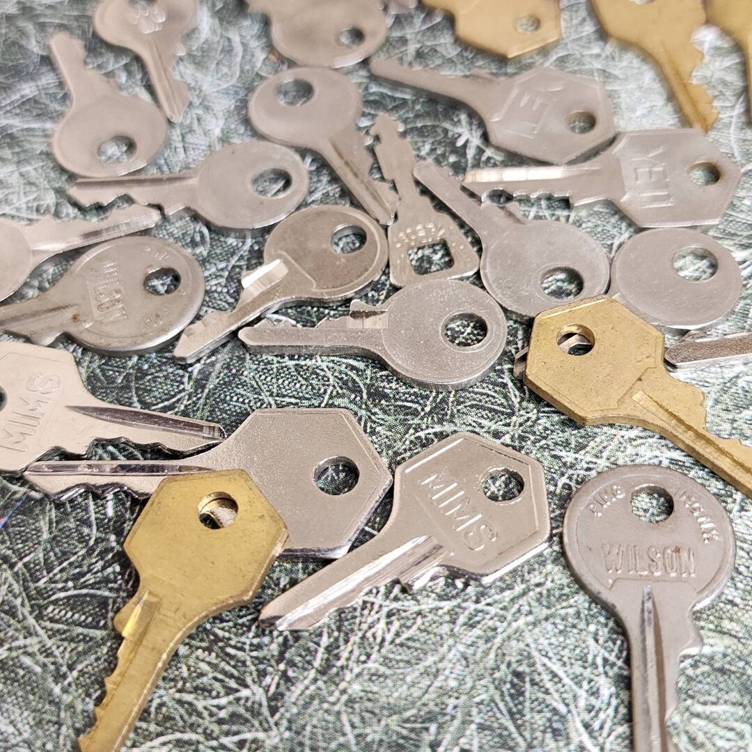 3 Miniature Keys Vintage Padlock Keys Keys for Mixed Media Art Tiny ...