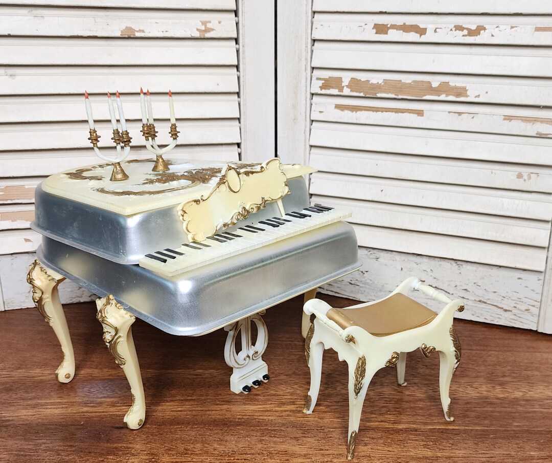 Wilton Baby Grand Piano Cake Pans & All Plastic Accessory Pieces ...