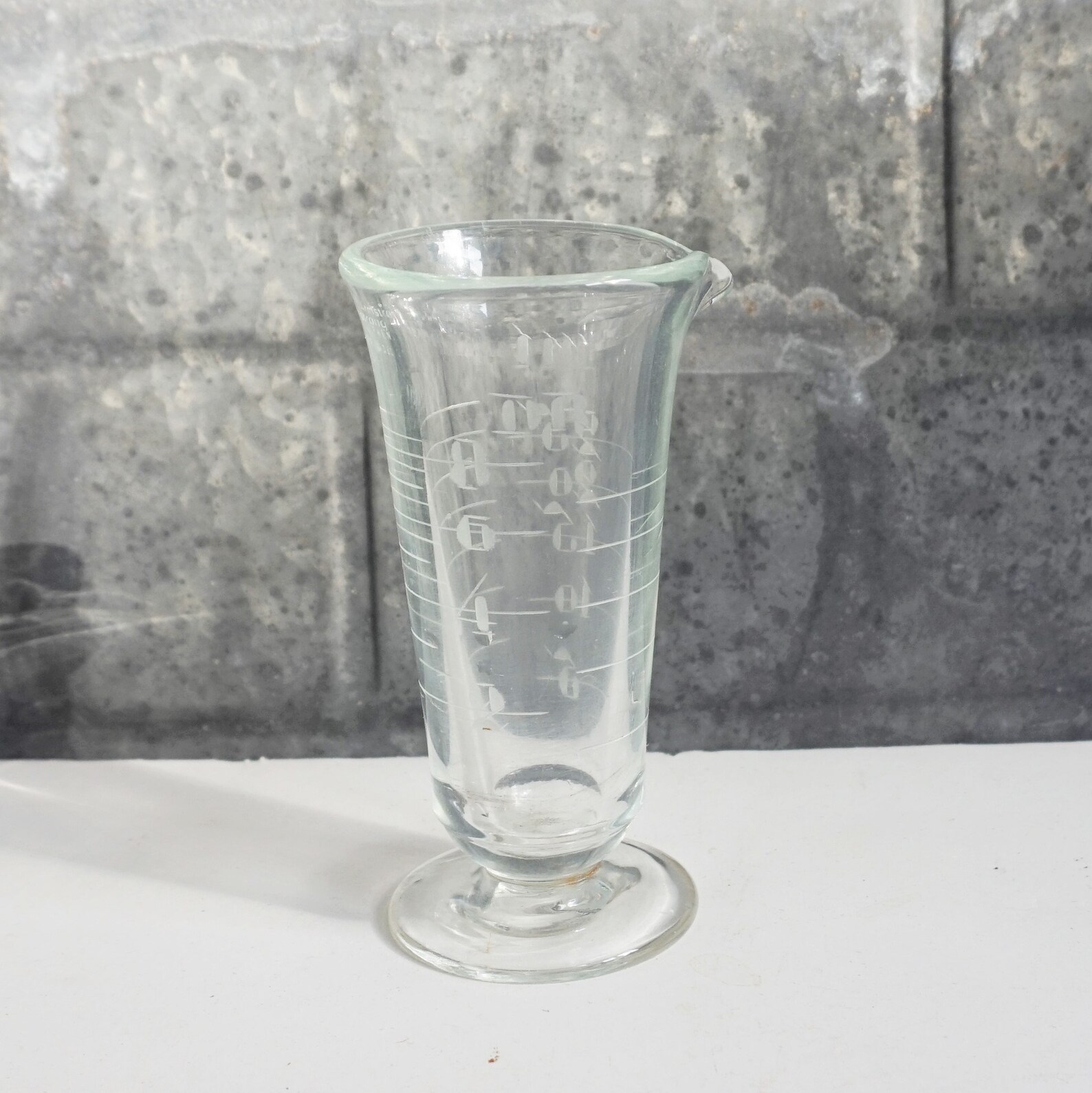 Science Glass / Tiny Tapered Beaker From the 1940's / - Etsy