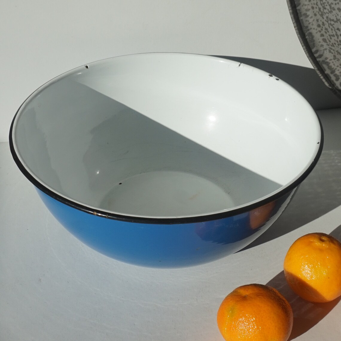 Vintage Enamelware / Medium Blue Bowl / Lightweight / Charming - Etsy