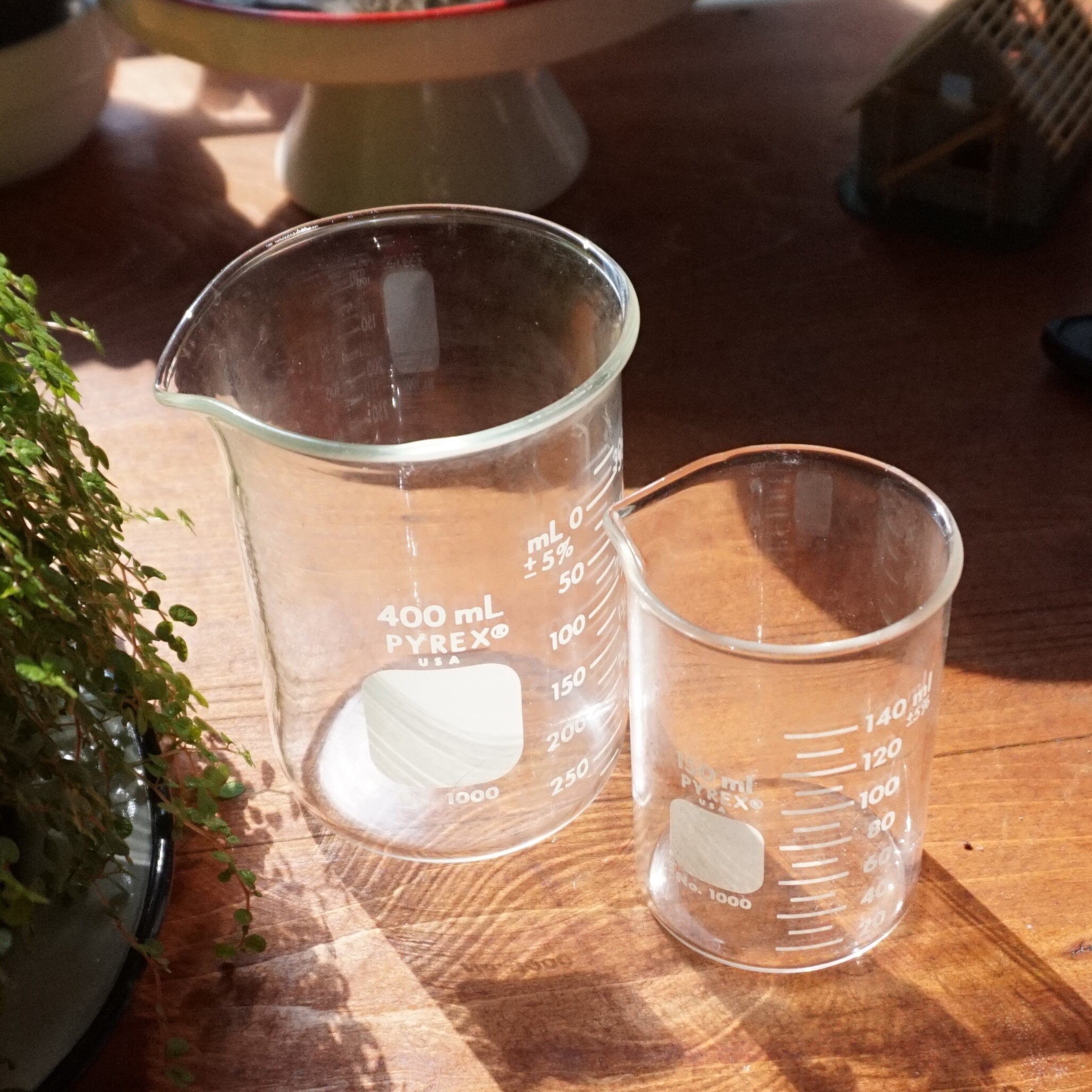 Science Glass / 2 Vintage Beakers From the 1940's 400 and 150ml / Pyrex ...