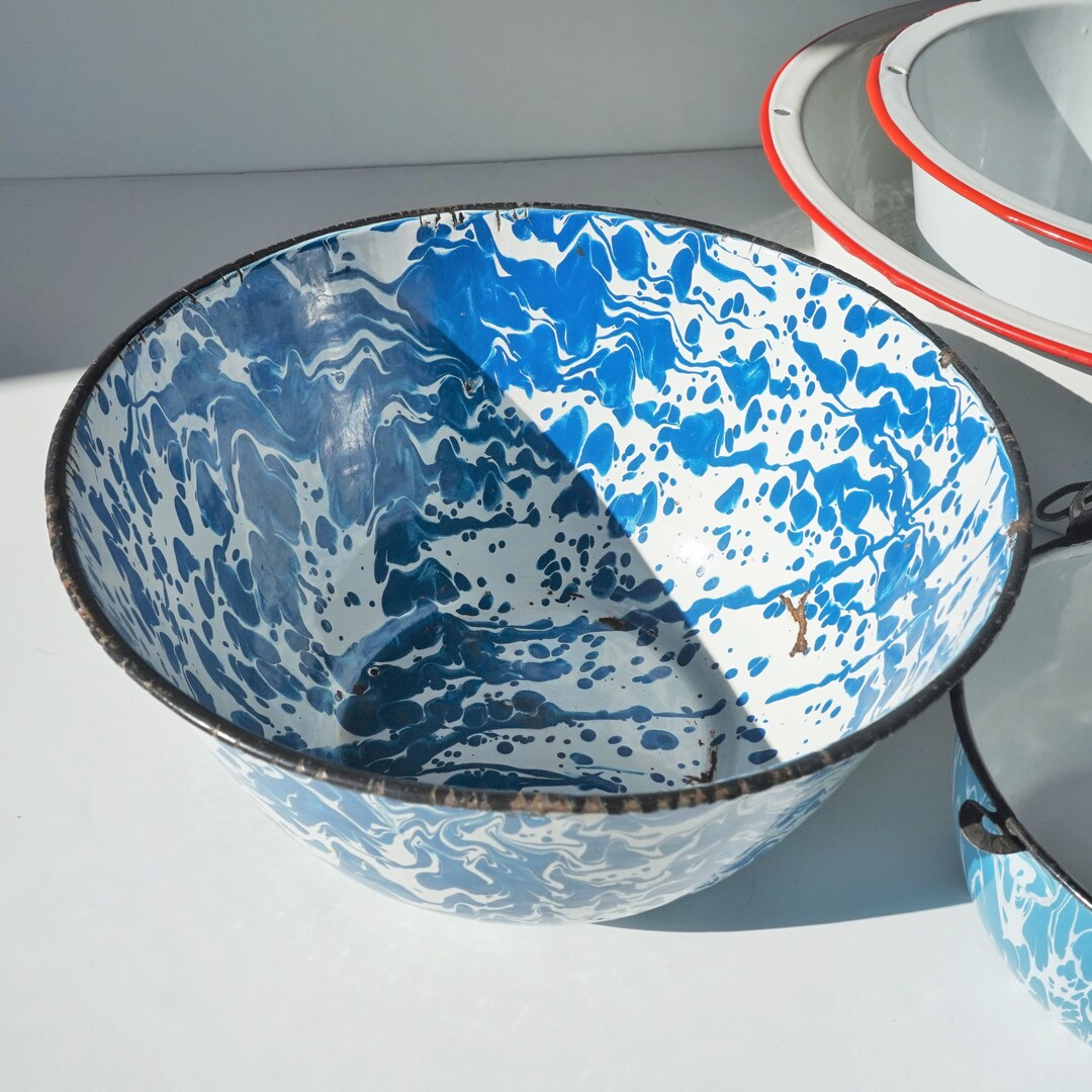 Enamelware / 12" Large Round Bowl / Lightweight / Charming Useful ...