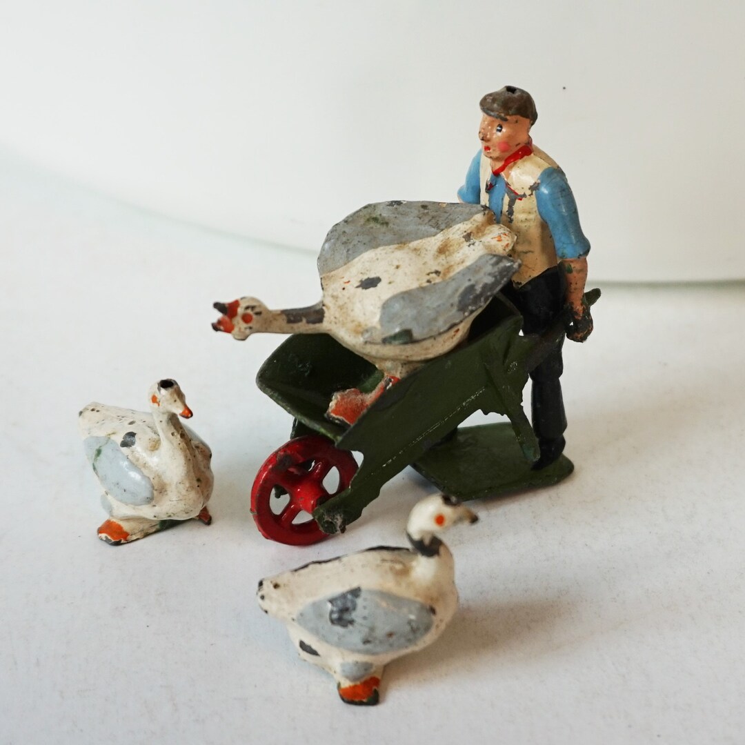 Vintage Farm / Britains Toy Soldiers / 3 Geese With 2 Angry Gander ...
