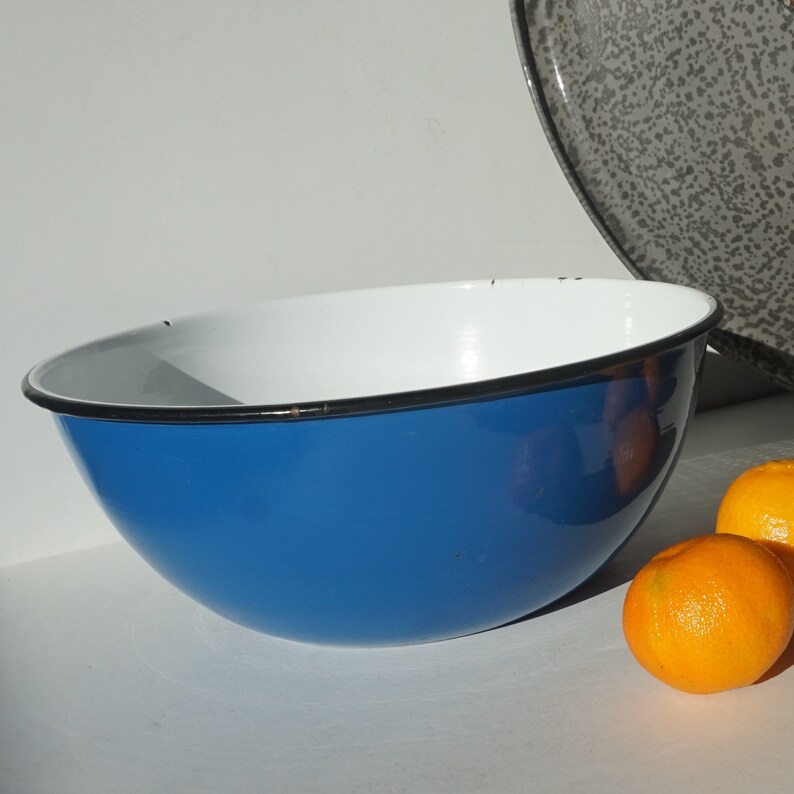 Vintage Enamelware / Medium Blue Bowl / Lightweight / Charming - Etsy