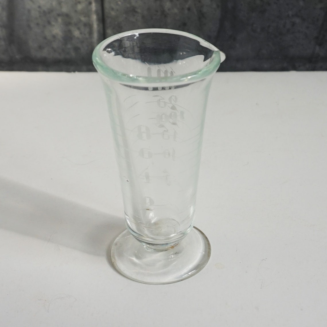 Science Glass / Tiny Tapered Beaker From the 1940's / - Etsy