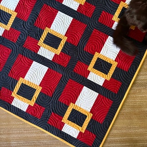 Santa Suit Modern Christmas Quilt Pattern by Mandi Persell of Sewcial ...