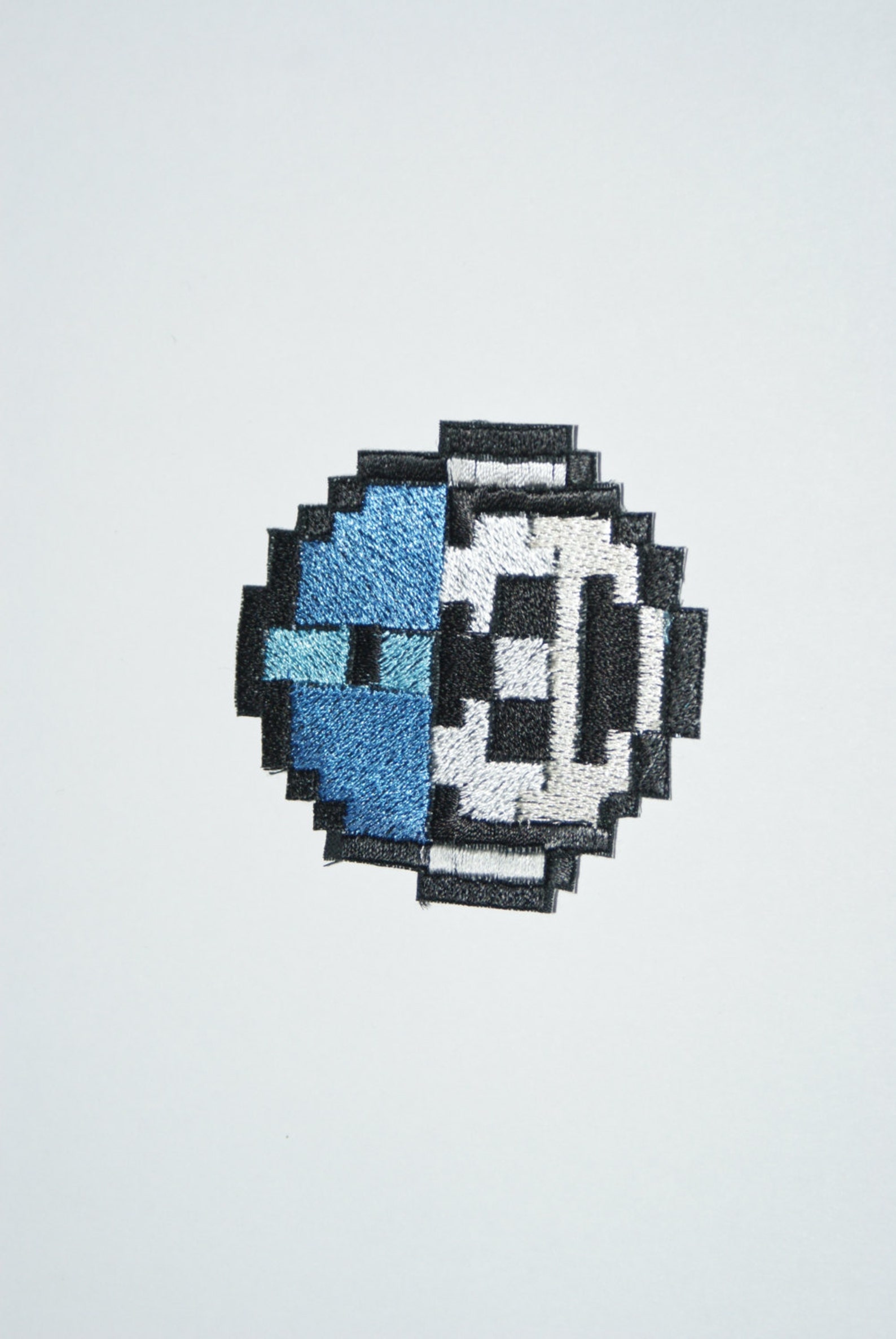 Pixel Art Mega Man Extra Life Shiny Metallic Embroidery Iron on Patch ...
