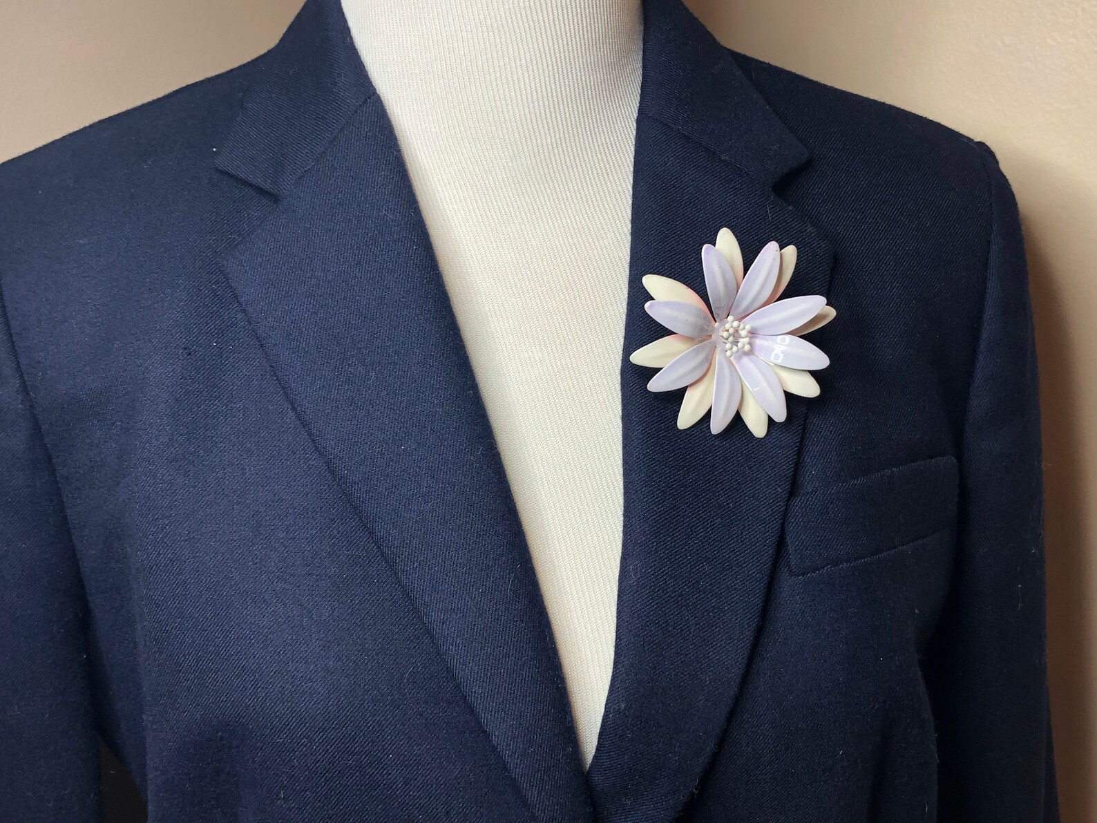 Day Night Flower Brooch With Light Pink and Purple Petals Vintage 1960s ...