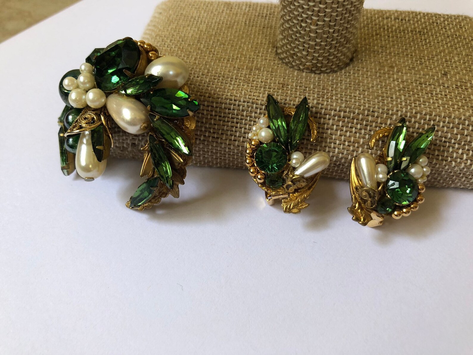 Emerald Jewelry Set With Green Colored Rhinestones and Pearlescent ...