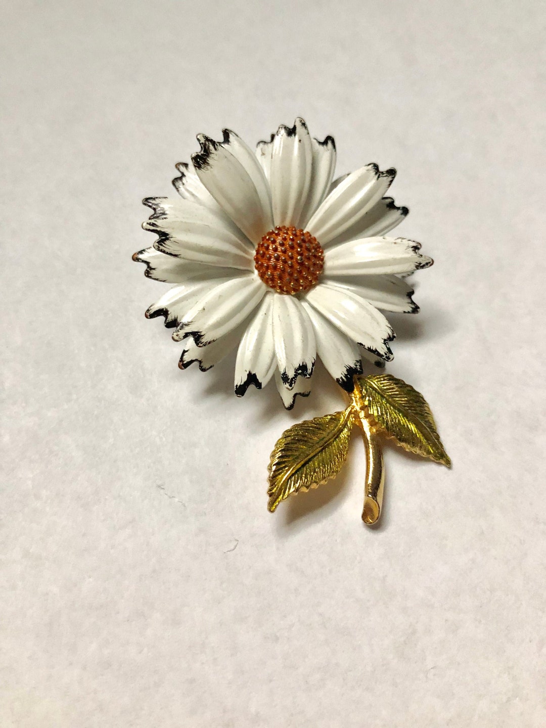 MOD Flower Brooch With White Petals - Etsy