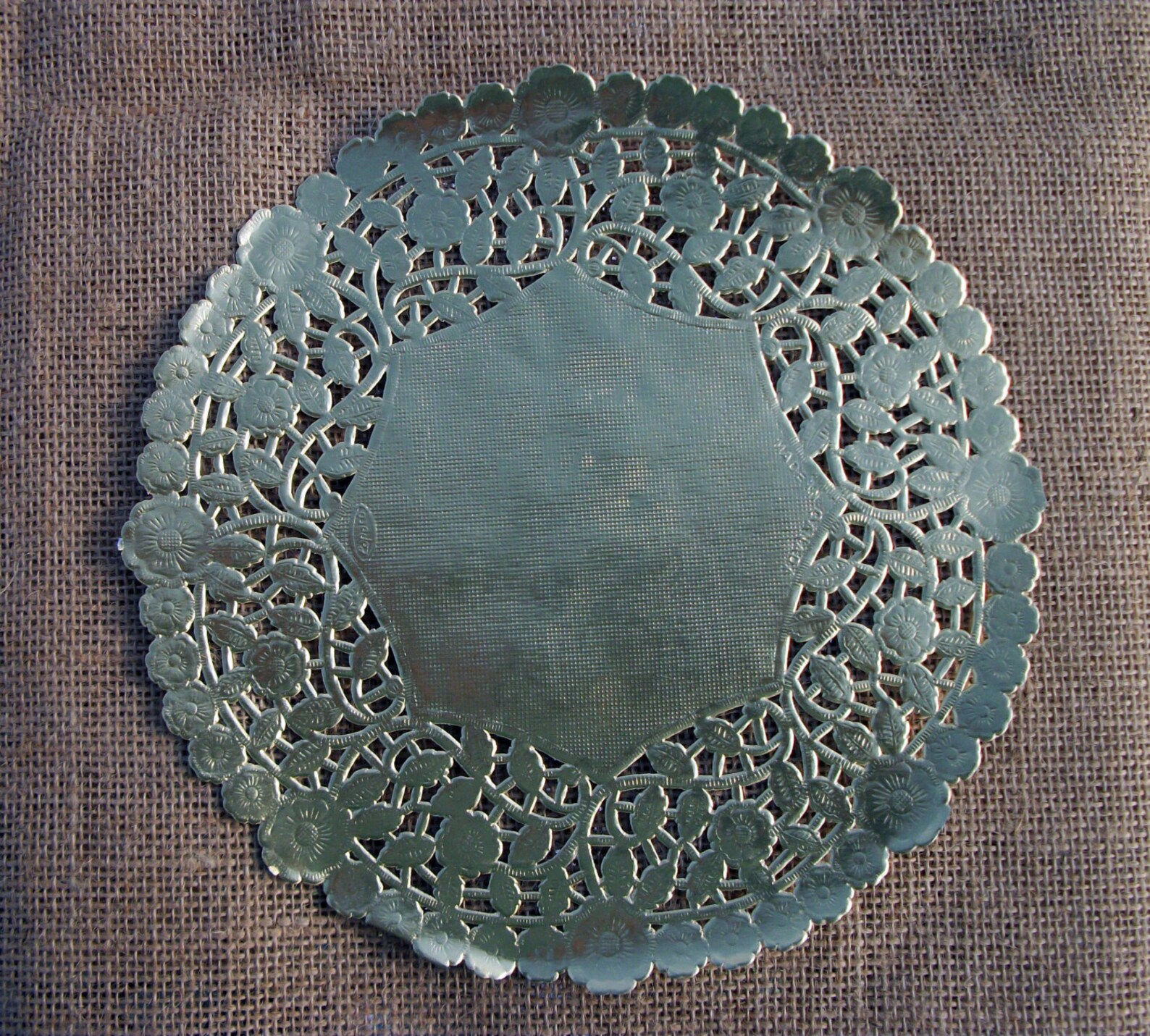 Gold Doily | 8" Inch Gold Lace Foil Doilies | Fancy French Lace Doily ...