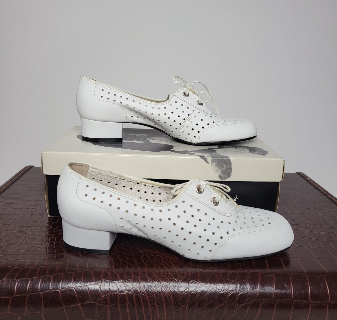 1960s White Lace up Spectator Pumps Hush Puppies 8.5 NARROW Vista SB2 ...