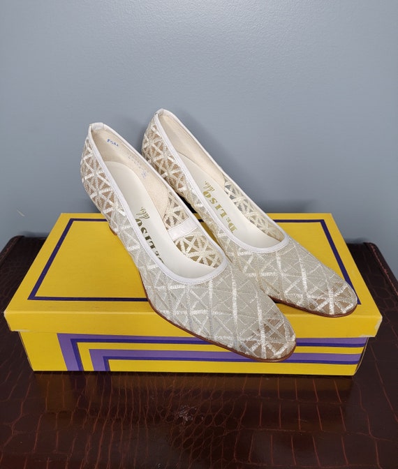80s DeLiso Debs Ivory Pumps 8.5 Narrow 1980s White Hi… - Gem
