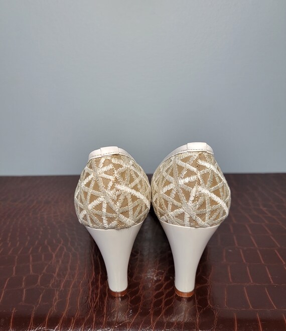 80s DeLiso Debs Ivory Pumps 8.5 Narrow 1980s White Hi… - Gem