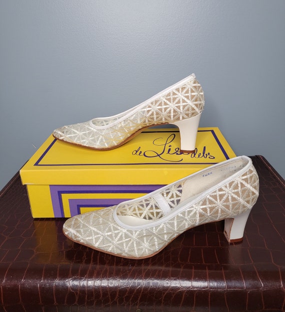 80s DeLiso Debs Ivory Pumps 8.5 Narrow 1980s White Hi… - Gem