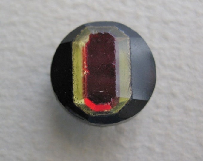 Red Center Tingue Button. Onewomanrepurposed B 108 - Etsy