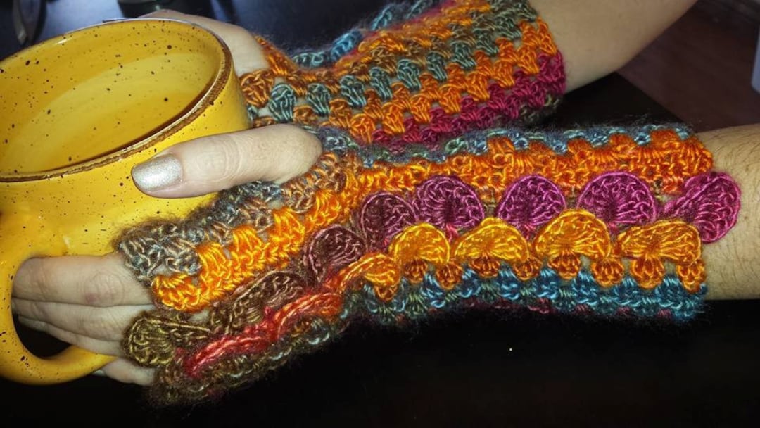 Dragon Scale Stripe Mitts Pattern PDF - Intermediate Aran Yarn - Etsy