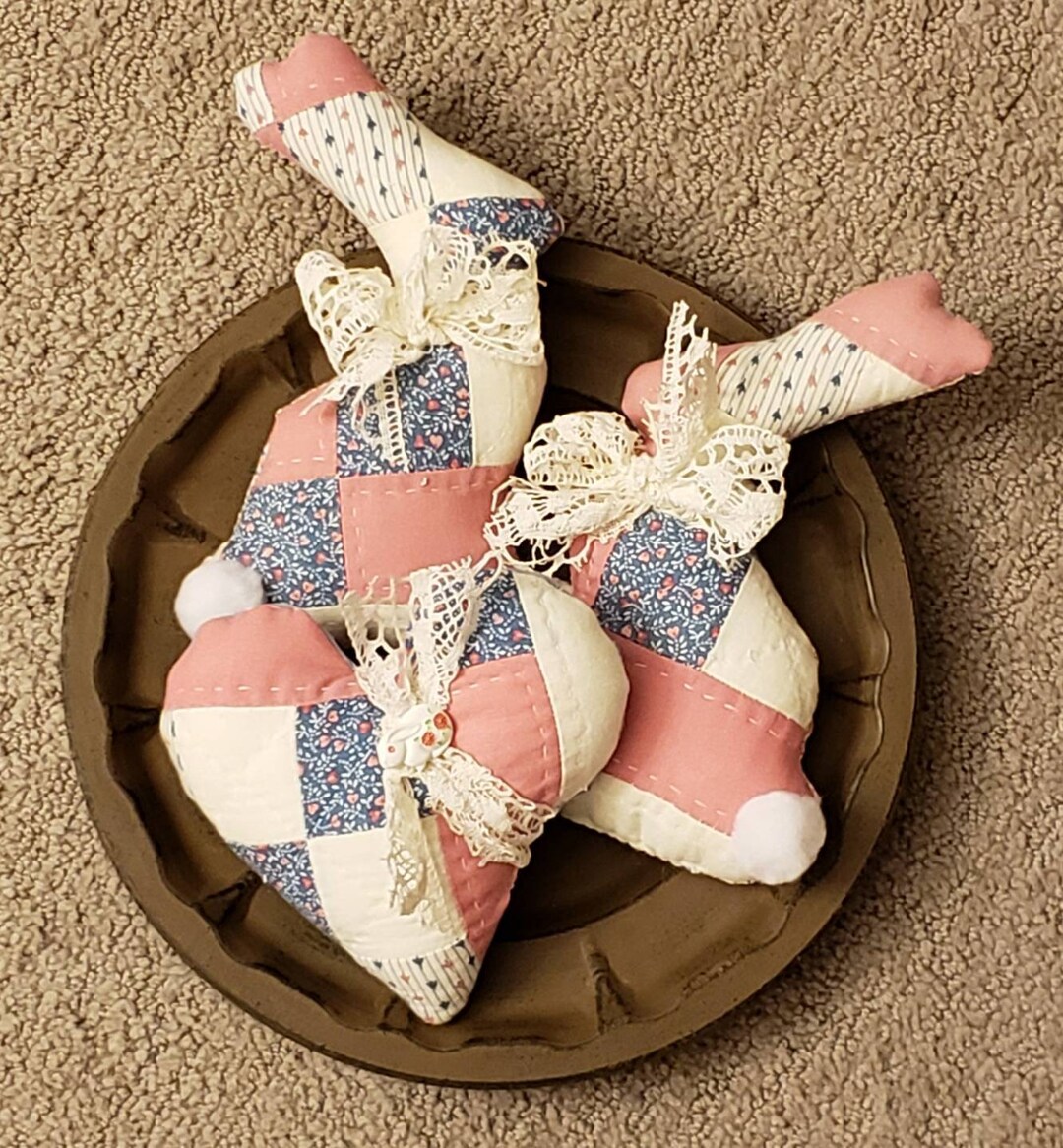 NEW Handmade Set of 3 Primitive Fabric Quilted Bunnies and Heart Ornies ...