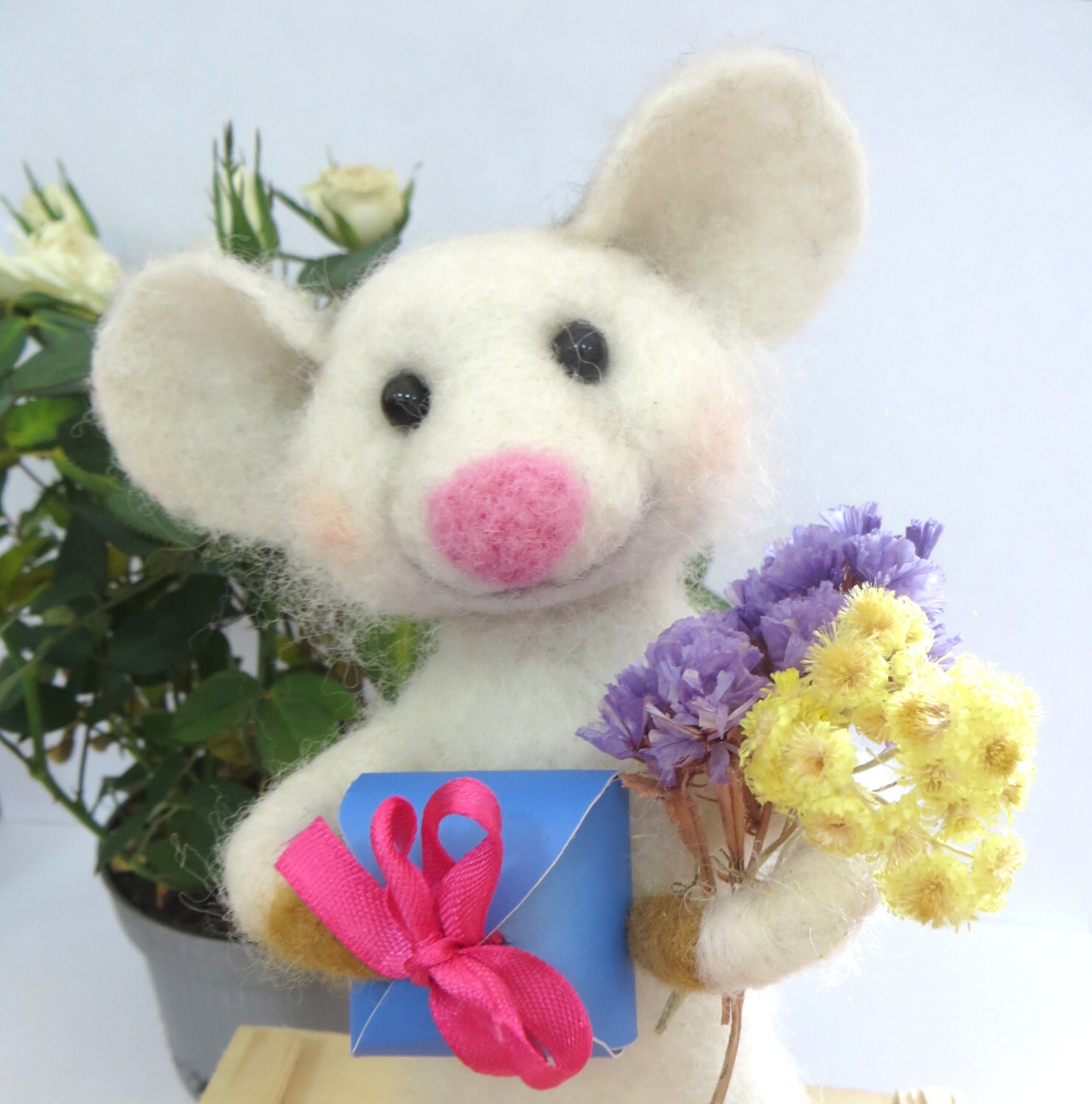 Needle Felted Mouse. White Mouse. Soft Sculpture. Happy Mouse. | Etsy