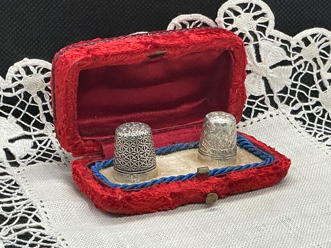 Antique Thimble Holder With Two Charles Horner Thimbles, Size 6 & 9 ...