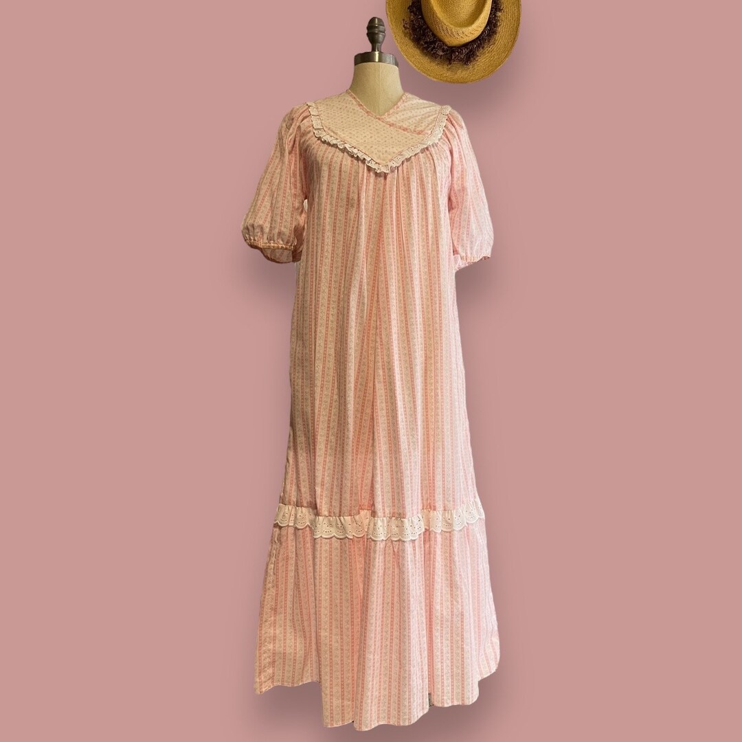 Vintage Hawaiian Muumuu Dress Pastel Pink Ditsy Florals Eyelet Lace ...