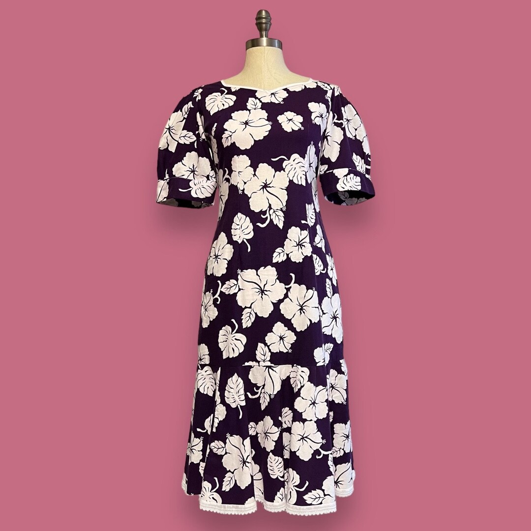 Vintage Hawaiian Muumuu Midi Dress White Hibiscus Size Medium Purple - Etsy