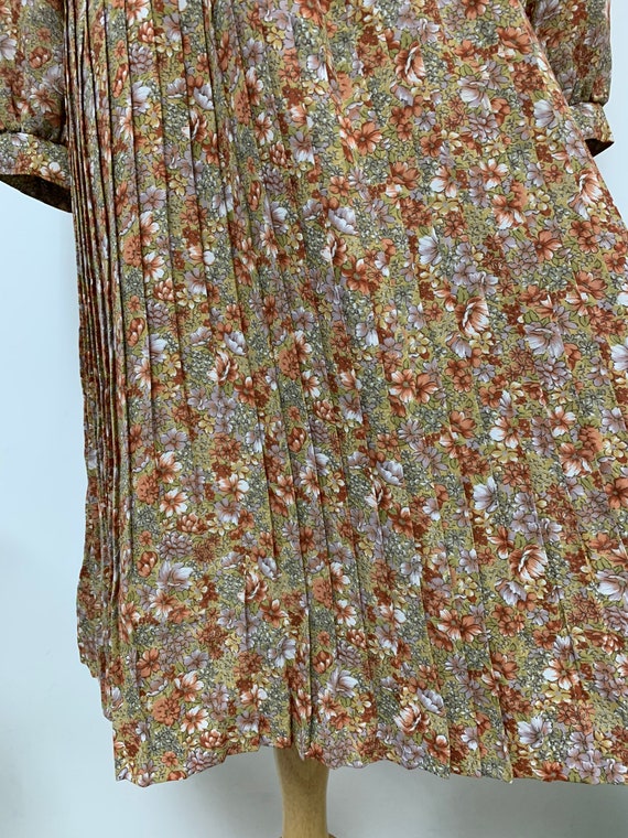 Fabulous 1970s Vintage Japanese Floral Pattern Pleate… - Gem