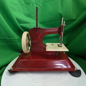 Antique - Child -sewing Machine- Red- Gateway -chicago- USA -toy ...