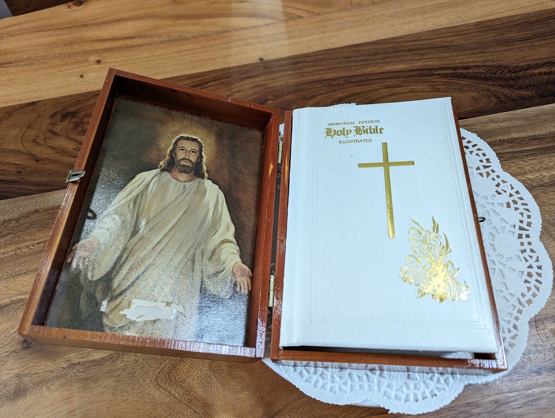 Vintage- Holy Bible- Cedar Box- Memorial- Catholic- Keepsake- Collector ...