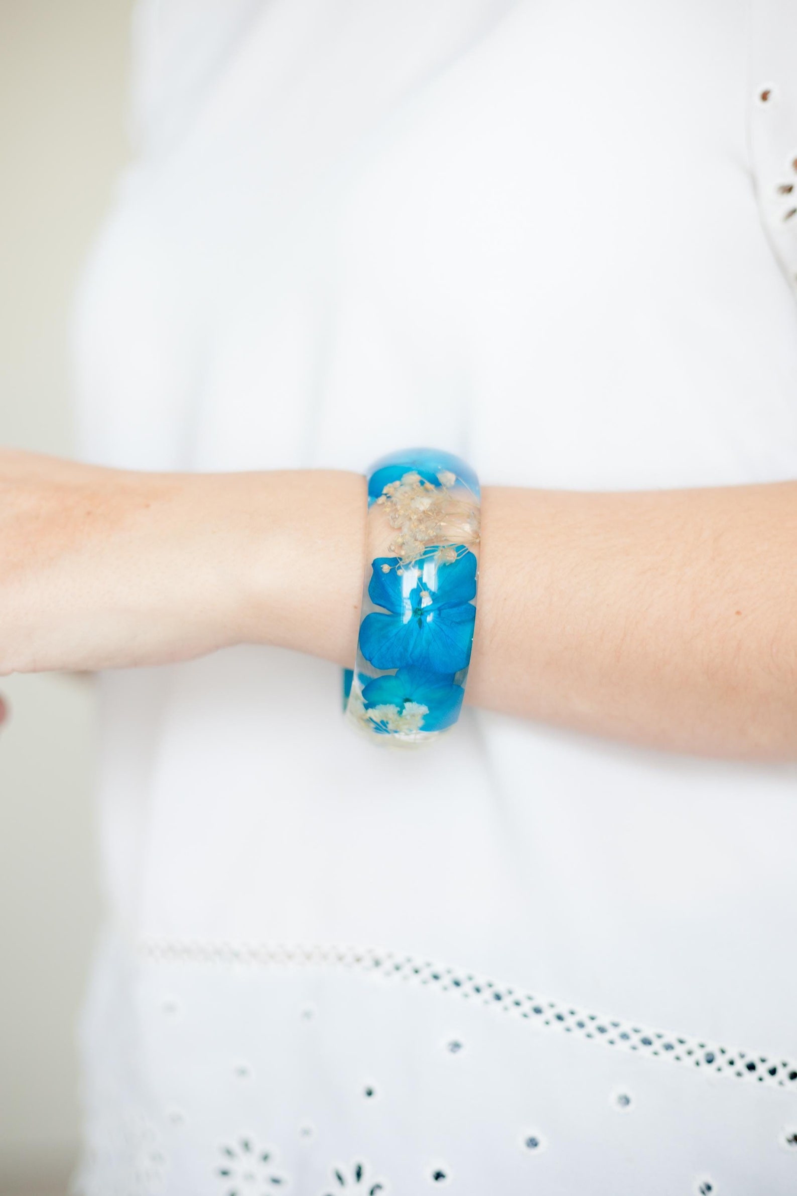 Pressed Hydrangea Flower Resin Bangle Bracelet - Etsy