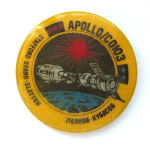 Soyuz Apollo Pin, Soviet Badge, Soviet Space Pin, Spacecraft, Cosmos ...