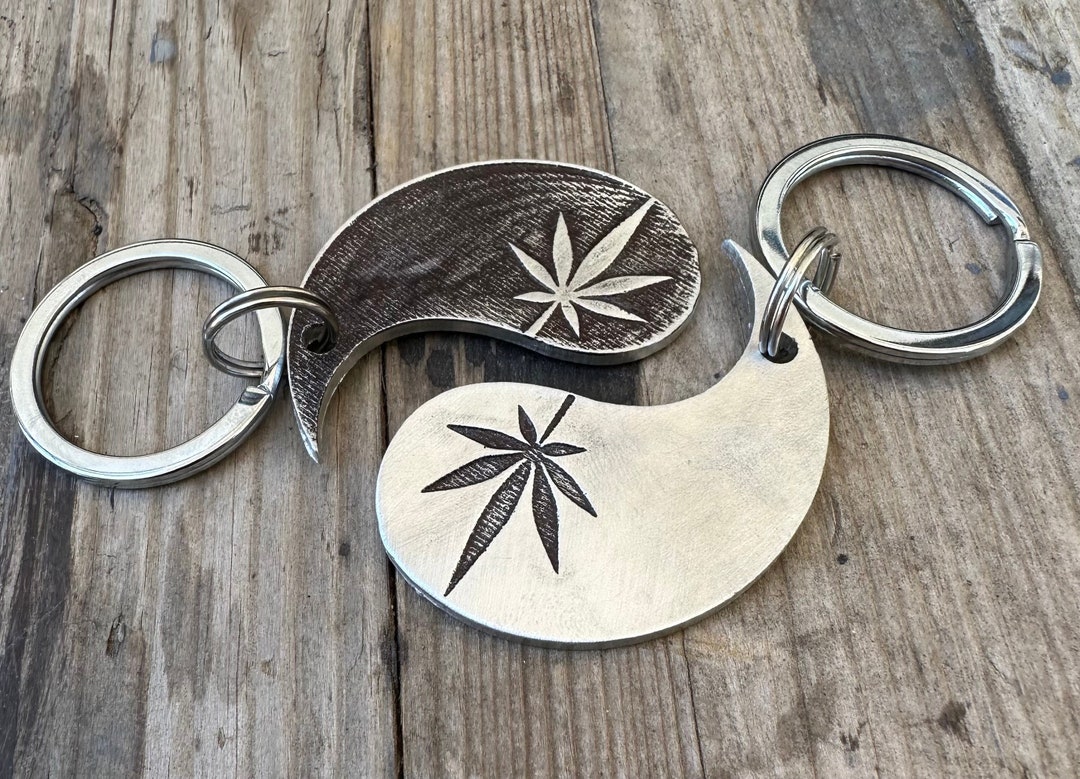 Best Friend Yin Yang Keychain Set, Marijuana Couple Gift Best Buds ...