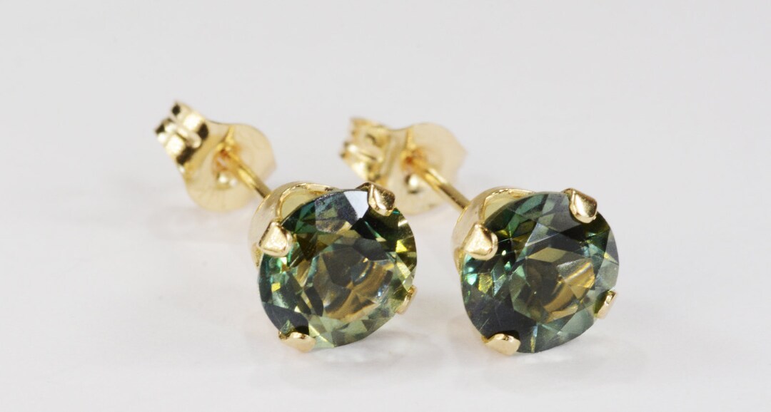 Pendientes de topacio verde bosque místico engastados en oro amarillo ...