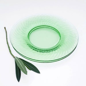 Green Depression Glass Plates Swirl Pattern by Anchor Hocking 1928 ...