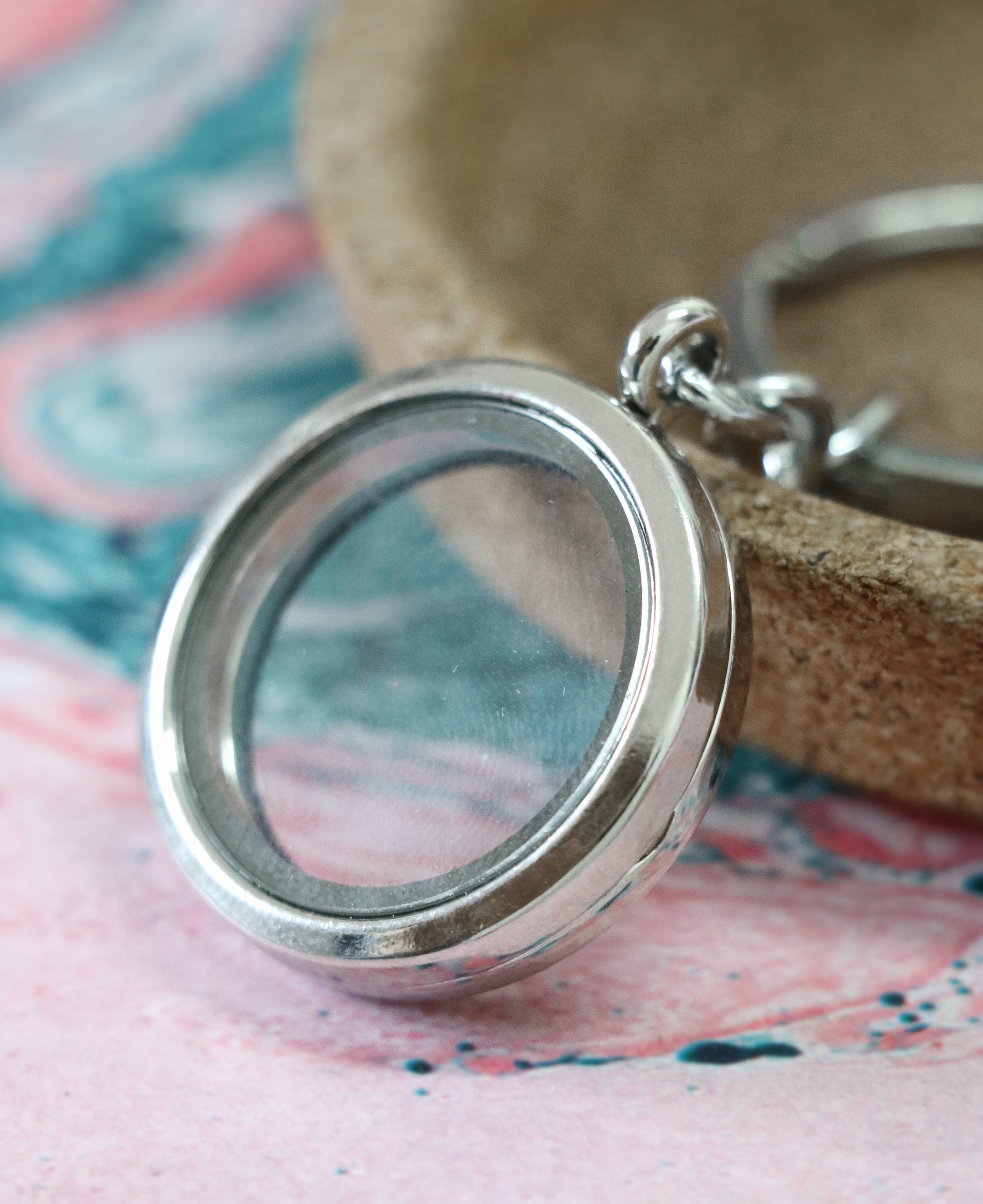 Stainless steel locket keychain for men or women Floating - Etsy España