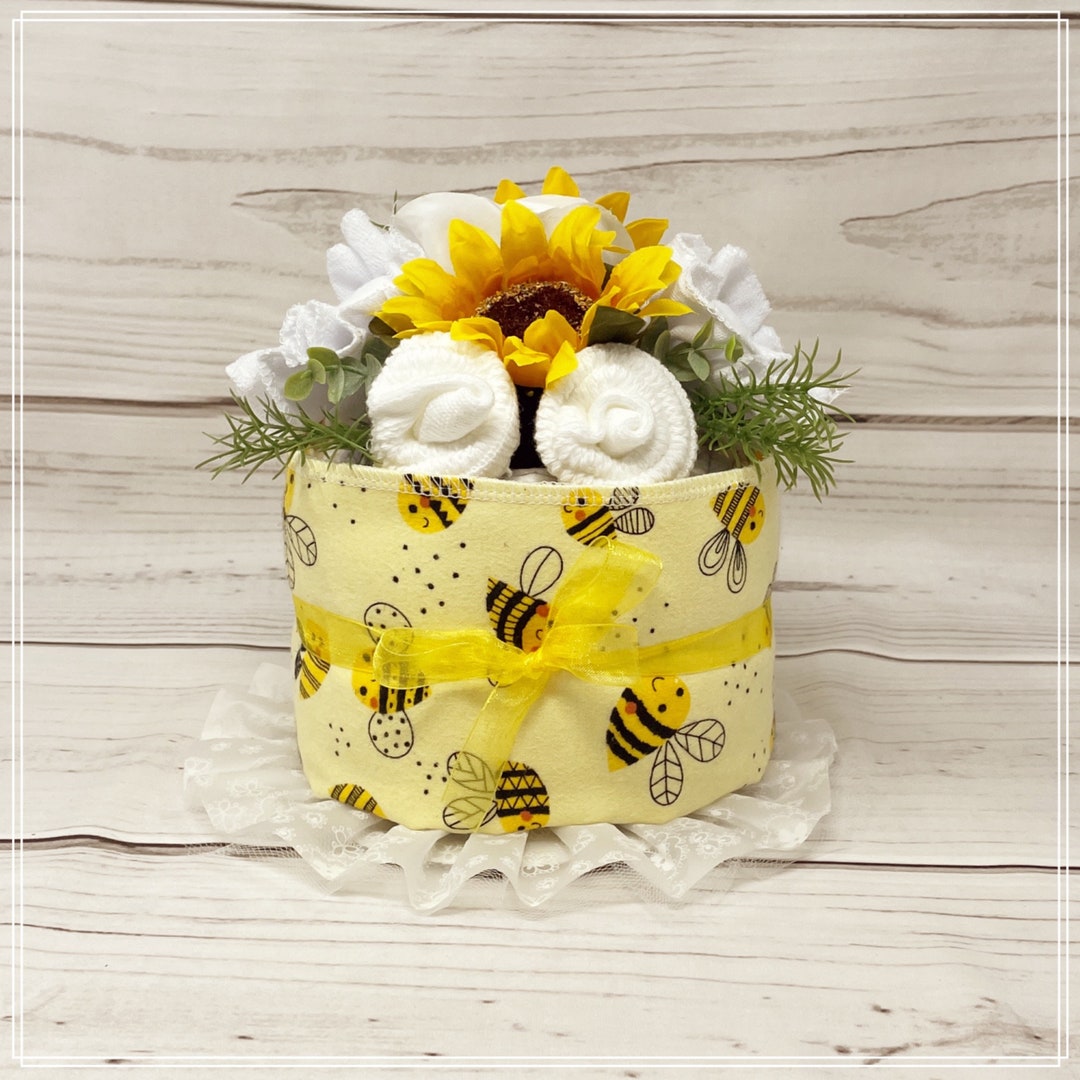 Bee Diaper Cake Centerpiece: Baby Shower Decor, Expecting Mom Gift - Etsy