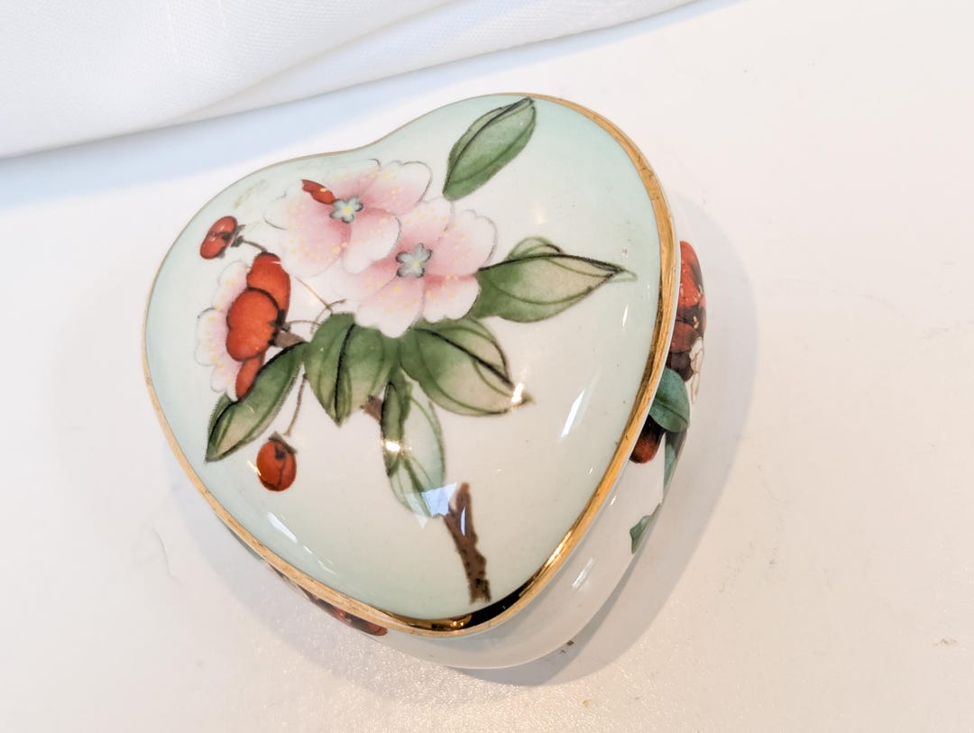 Royal Worcester Palissy Heart Shaped Porcelain Trinket Dish With Lid ...