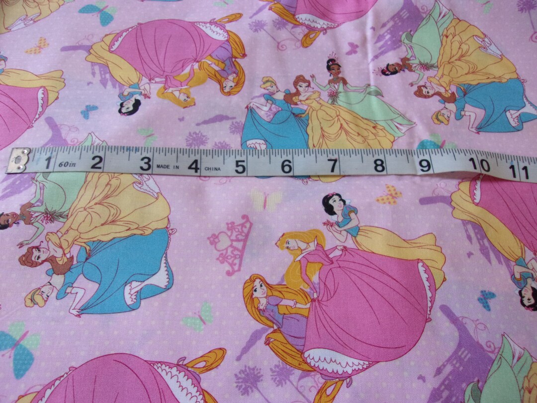 Multi Toss Princess in Dots Disney Light Purple Dots Background Springs ...