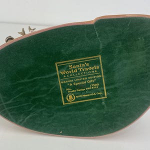 Maruri Santa's World Travels 'A Special Gift' Figurine Limited Edition ...