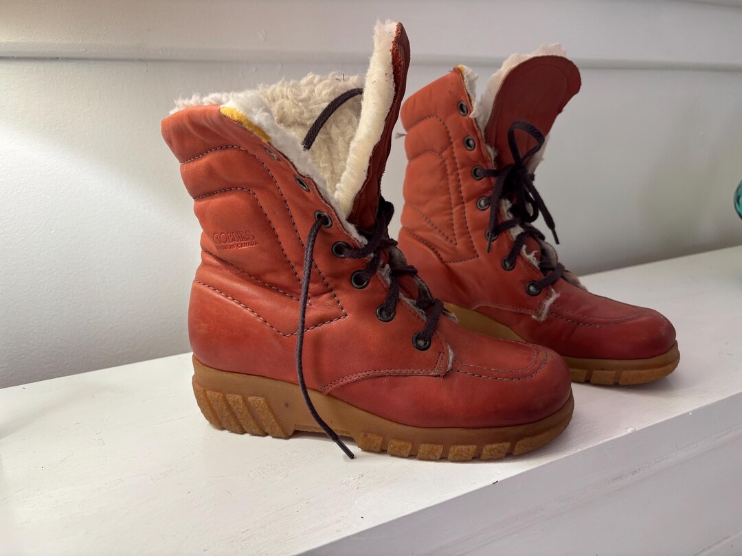 Vintage 70s Cobbies Leather & Shearling Rubber Sole Boots Women Size 8 ...