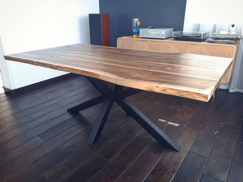 Table Noyer Massif Live Edge sur Pietement Central Étoile acier sur mesure - Etsy France