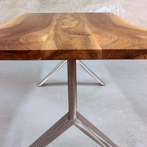 Table à manger noyer massif live edge sur mesure - Etsy France