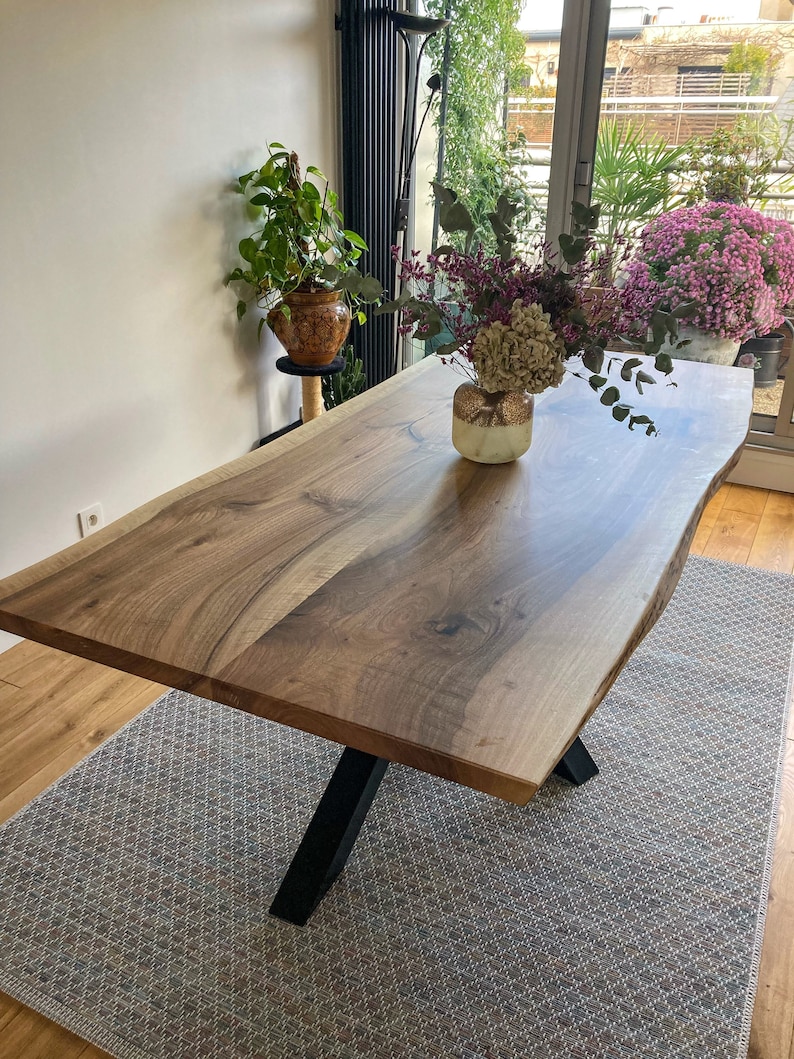 Table Noyer Massif Live Edge sur piétement Acier Mikado sur - Etsy France