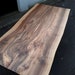 Table à manger noyer massif live edge sur mesure - Etsy France