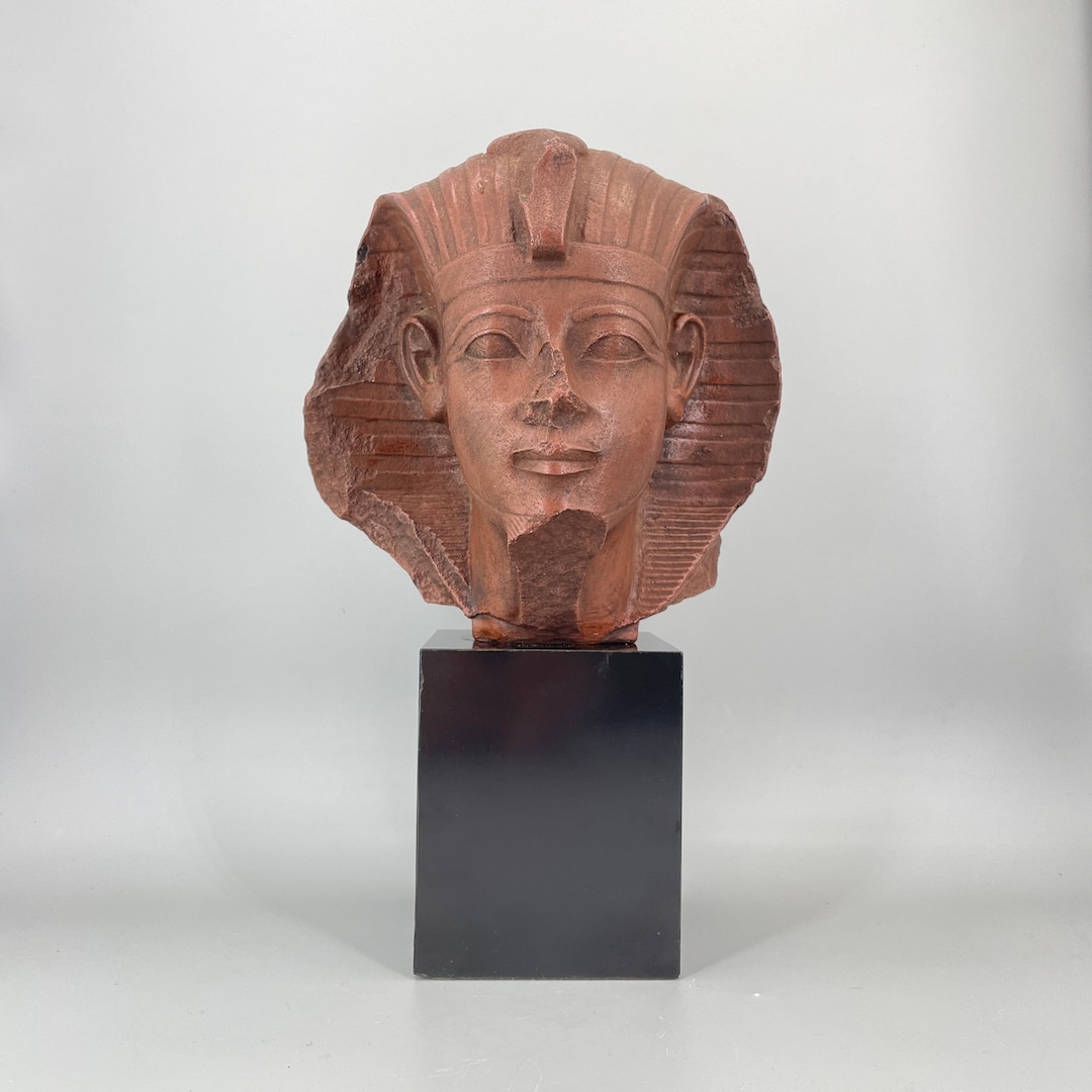Vintage 1970s Ancient Egyptian Pharaoh Austin Productions Sculpture on ...