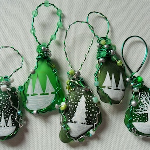 SNOW TREES Set of 5 Sea Glass Hand Painted Art Christmas Tree ...